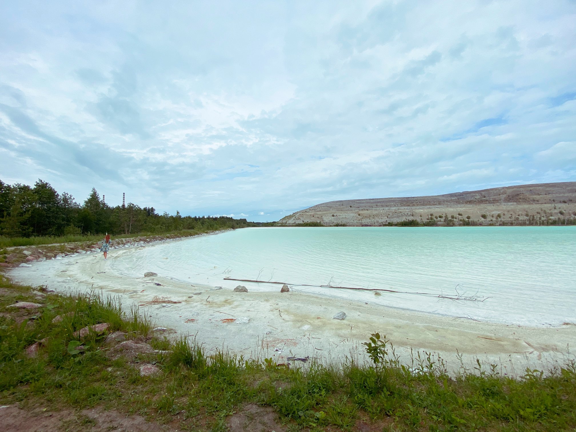Helesinine laguun mürgise põlevkiviga. Narva, Eesti