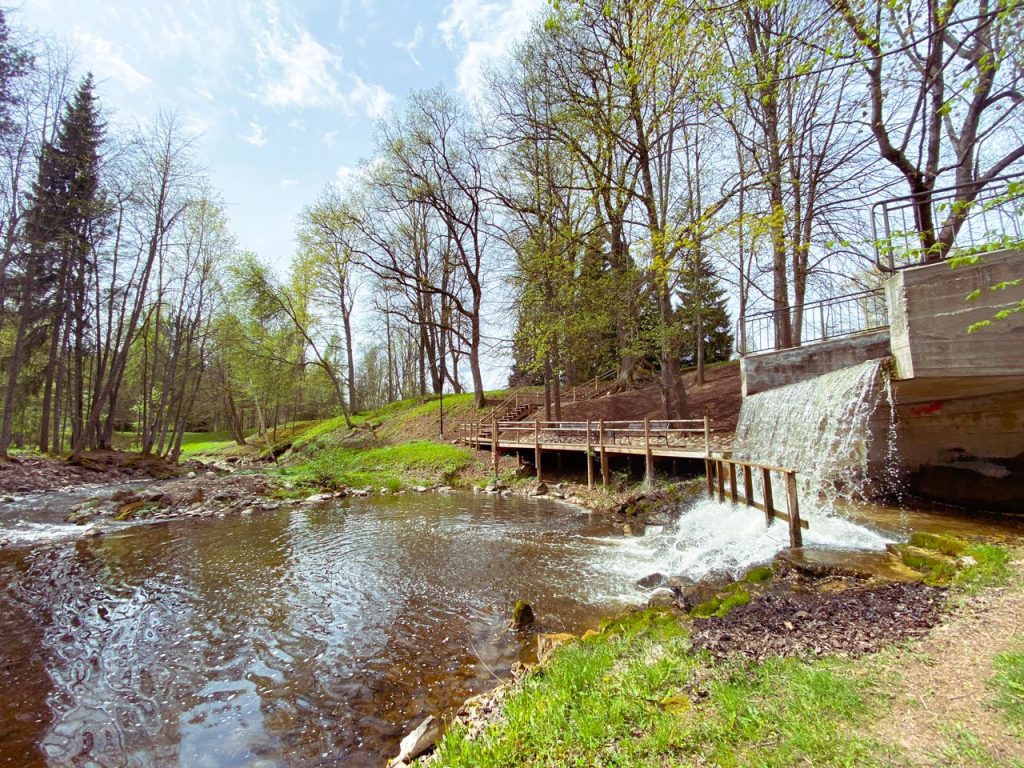 Tepera ezers un vecais parks. Smiltene, Latvija