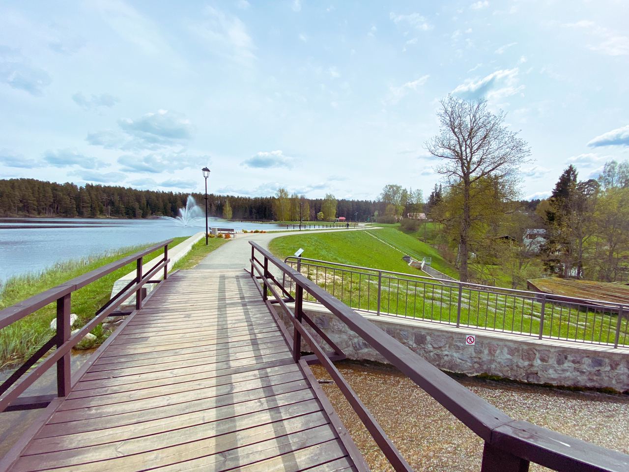 Tepera ezers un vecais parks. Smiltene, Latvija