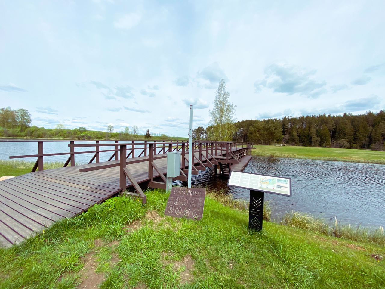 Tepera ezers un vecais parks. Smiltene, Latvija