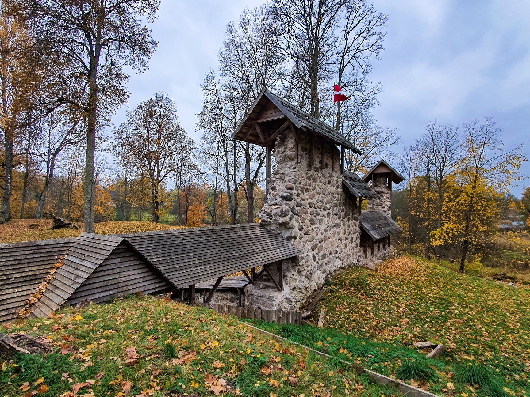 Ropažu keskaegne kindlus, Läti