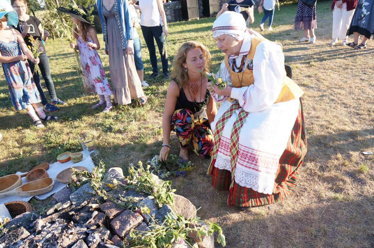 The Unbreakable Tradition of Midsummer Day – to Celebrate from the ...