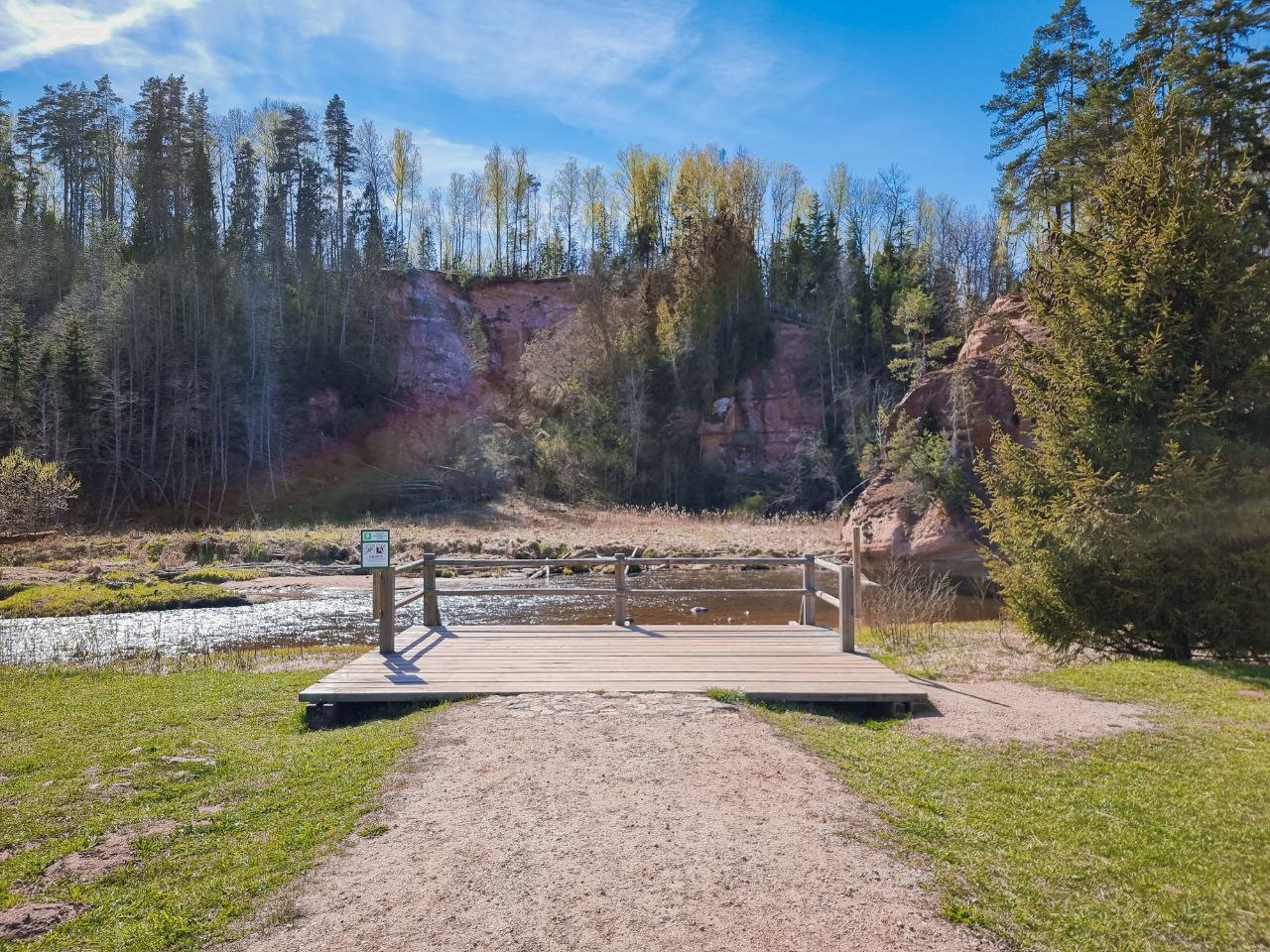 Žvartės skardis. Latvija