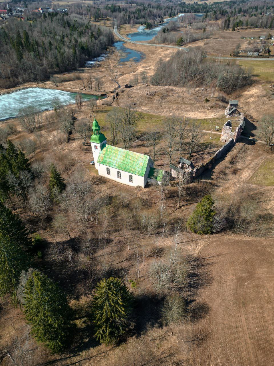 Karksi loss ja Peetri kirik. Eesti