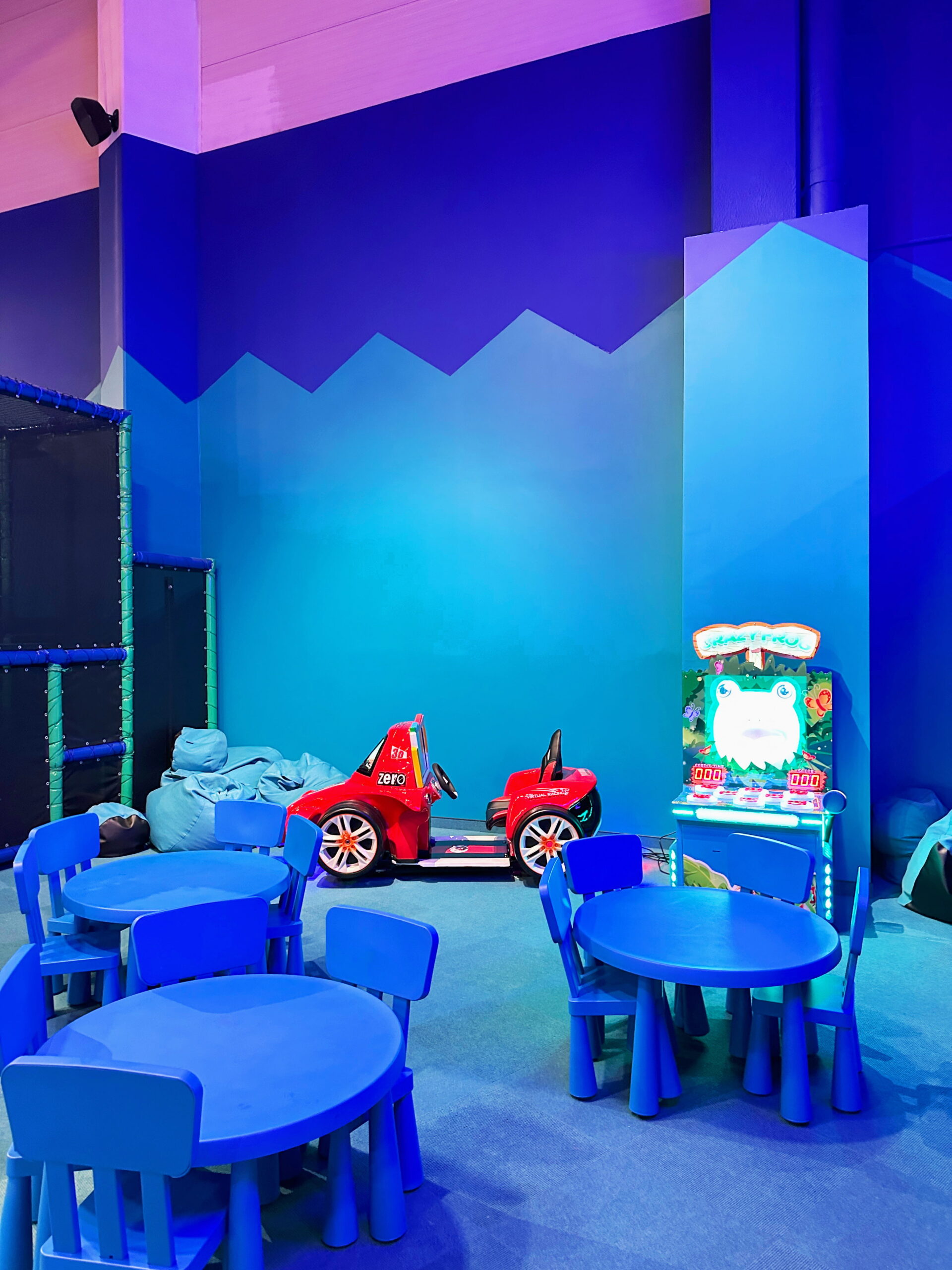 Batutu parks Jump Space tirdzniecības centrā Spice. Rīga, Latvija