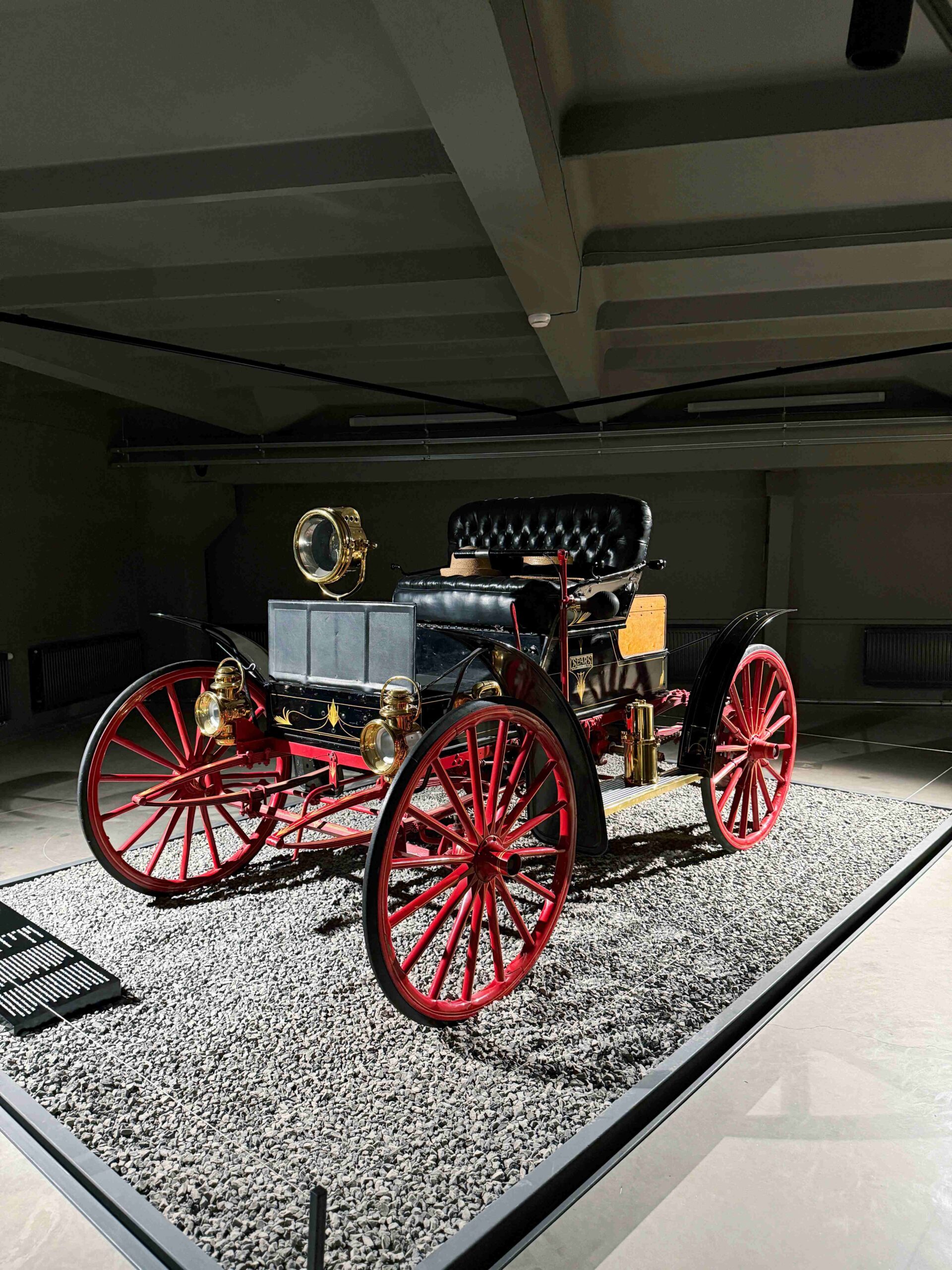 Didžiausias automobilių muziejus Vilniuje, Lietuvoje