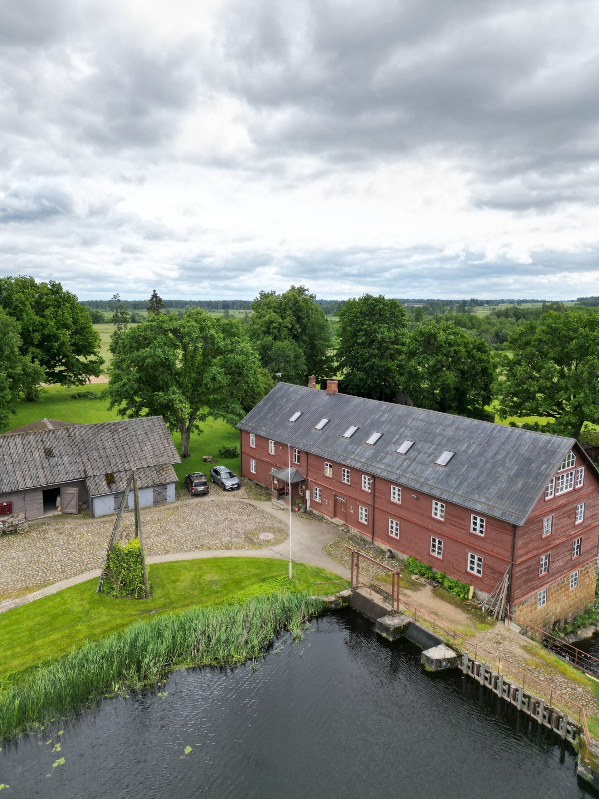 Ķoņu dzirnavas. Latvija